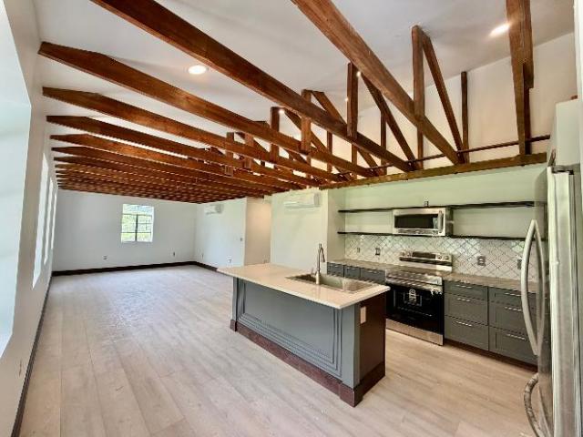 2 Br, 1 bath, Condo 485 1st Ave