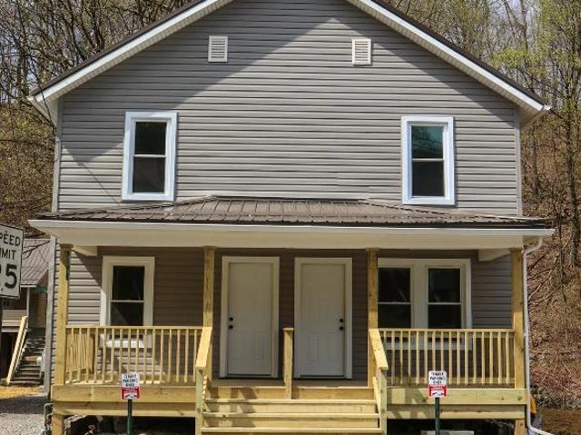 2 Br, 1 bath, Condo 489 Evergreen Road