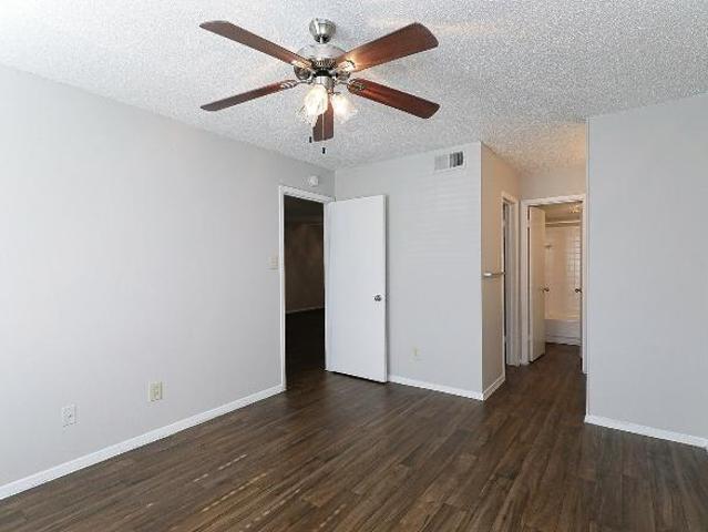 2 Br, 1 bath, Condo 4900 Usaa Blvd