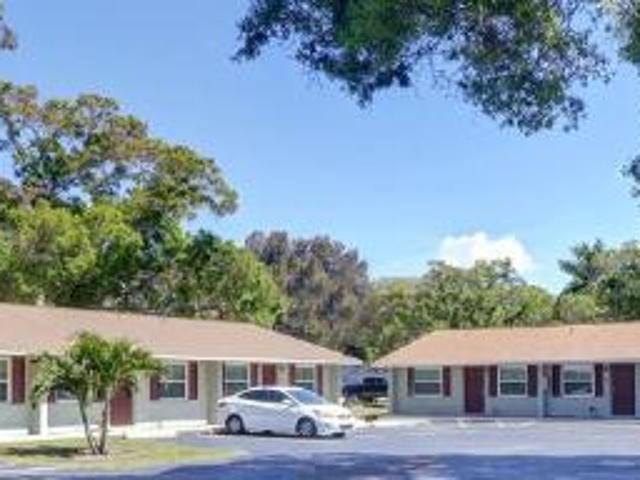 2 Br, 1 bath, Condo 4901 37th St N