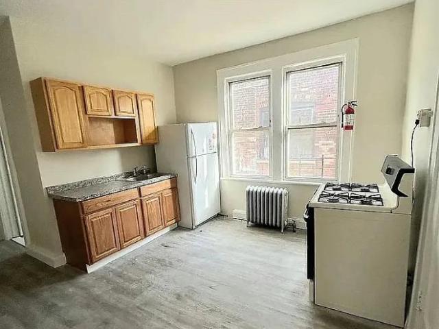 2 Br, 1 bath, Condo 490 E 23rd St