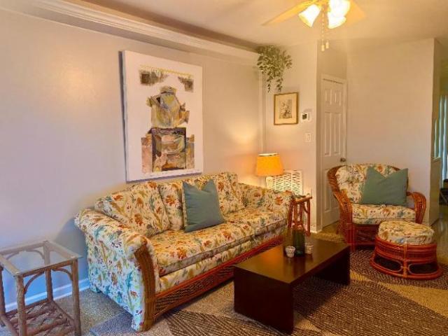 2 Br, 1 bath, Condo 4916 26th Avenue South