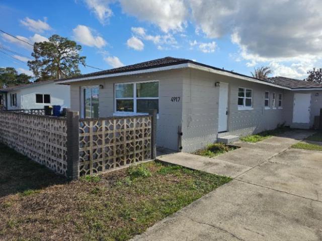 2 Br, 1 bath, Condo 4917 Manatee Drive