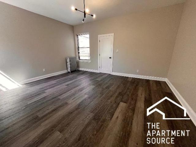 2 Br, 1 bath, Condo 4918 South Vincennes Ave #3r