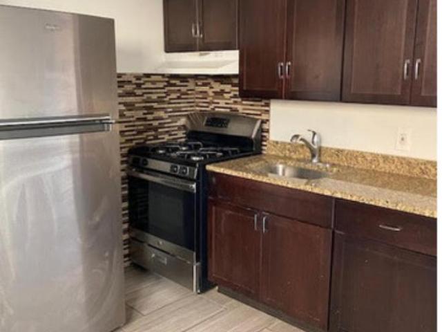 2 Br, 1 bath, Condo 4924 Mulford