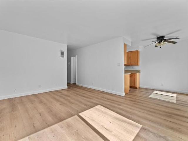 2 Br, 1 bath, Condo 4932 Lennox Blvd