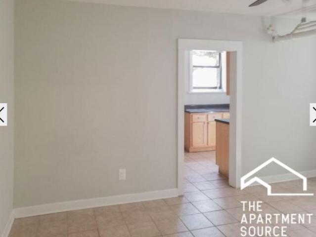 2 Br, 1 bath, Condo 4951 N Oakley Ave