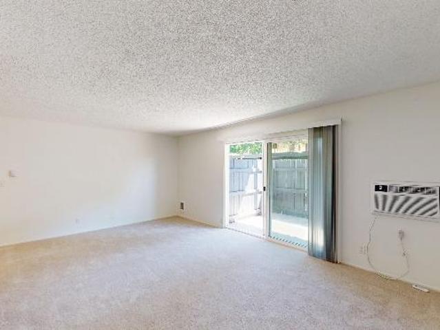 2 Br, 1 bath, Condo 495 Ignacio Blvd