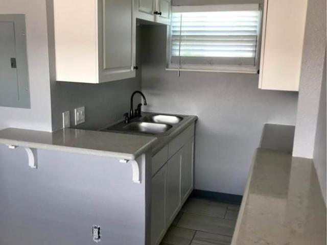2 Br, 1 bath, Condo 4999 S Ridgewood Ave