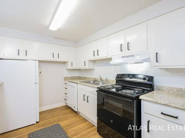 2 Br, 1 bath, Condo 4993 N King Street