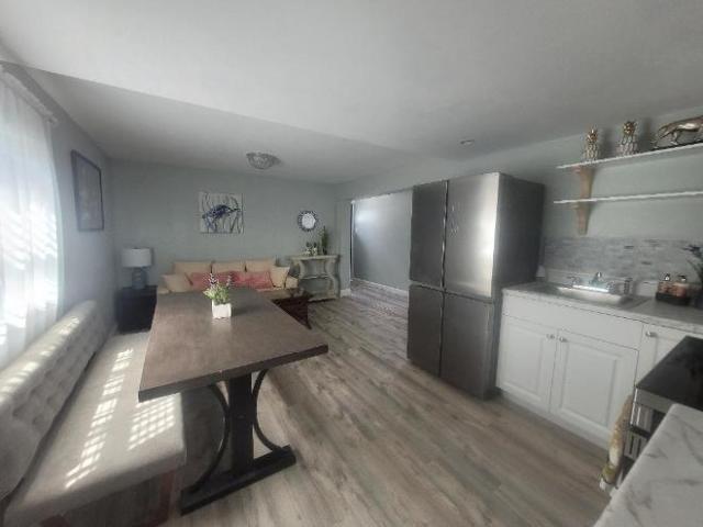 2 Br, 1 bath, Condo 4 10th Ave