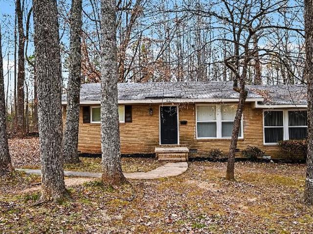 2 Br, 1 bath, Condo 5001 Lakecrest Dr