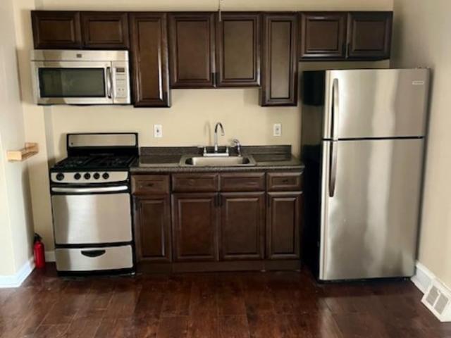 2 Br, 1 bath, Condo 500 E Godfrey St
