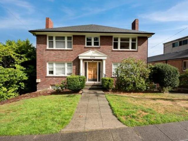 2 Br, 1 bath, Condo 5026 22nd Ave NE