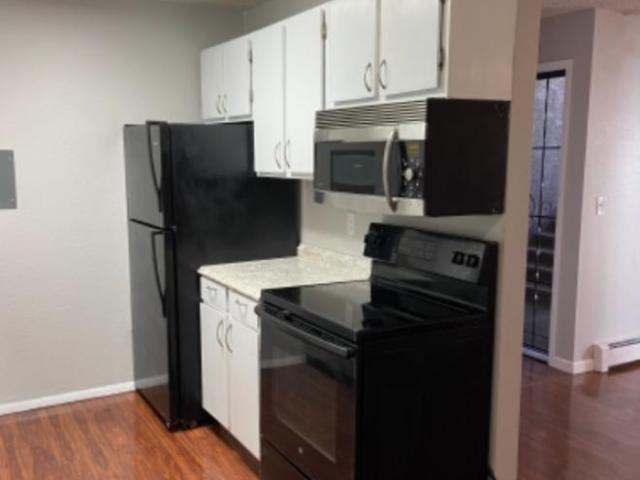 2 Br, 1 bath, Condo 5034 El Camino Dr