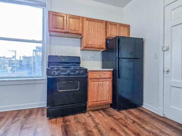 2 Br, 1 bath, Condo 5039 N Clark