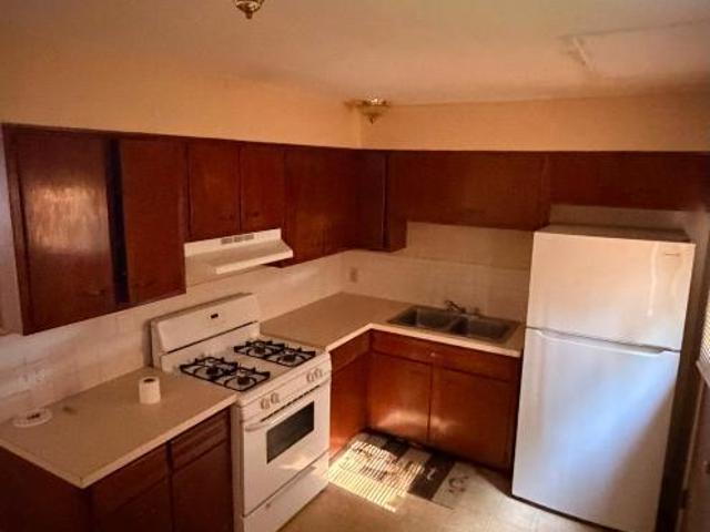 2 Br, 1 bath, Condo 5044 Secor Rd