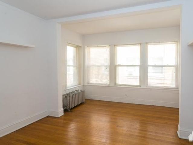 2 Br, 1 bath, Condo 5057 North Damen