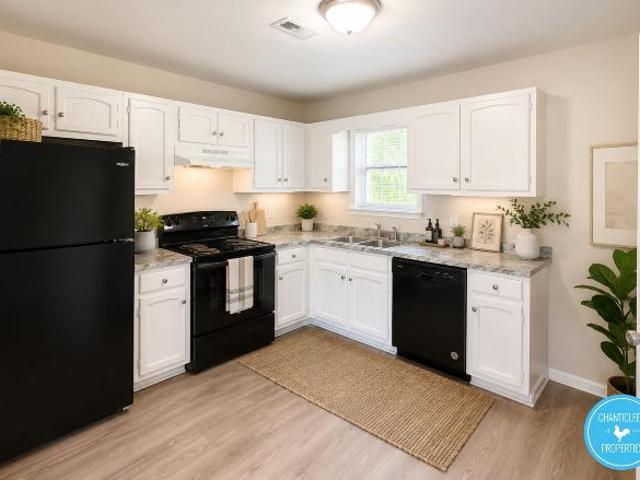 2 Br, 1 bath, Condo 508 East Harden St