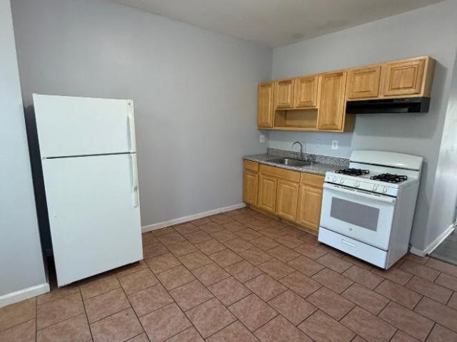 2 Br, 1 bath, Condo 50 Franklin St