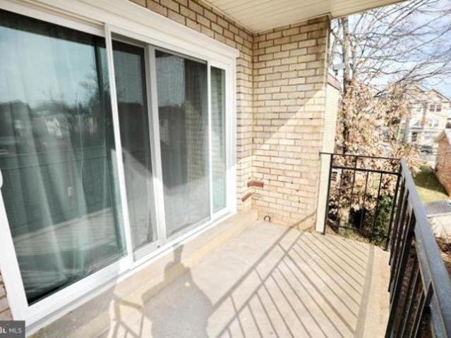 2 Br, 1 bath, Condo 5106 F St SE