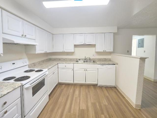 2 Br, 1 bath, Condo 5100 W 8th Ave