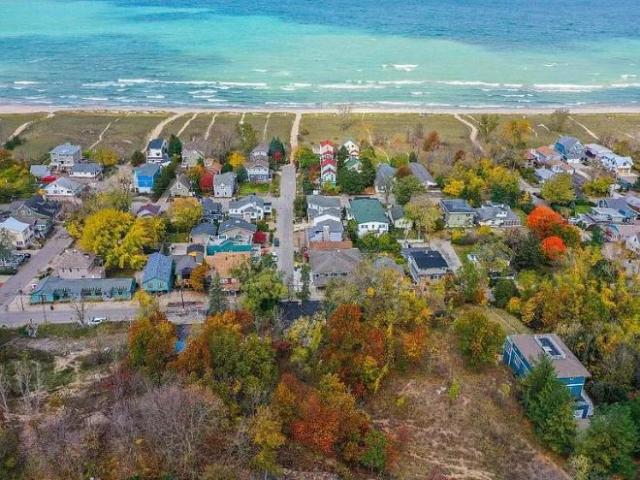 2 Br, 1 bath, Condo 511 Lake Shore Dr