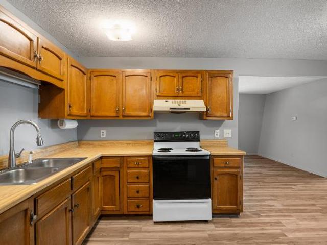 2 Br, 1 bath, Condo 511 Poplar St