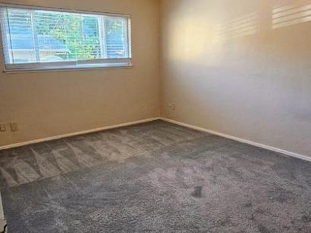 2 Br, 1 bath, Condo 511 Walnut Ave
