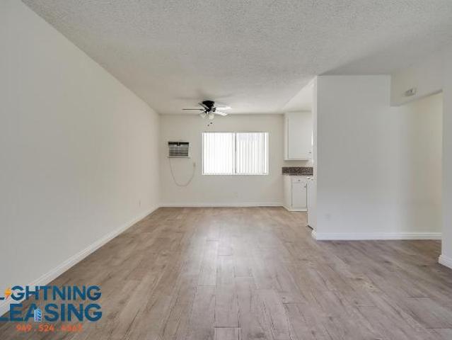 2 Br, 1 bath, Condo 5131 1/2 Yarmouth