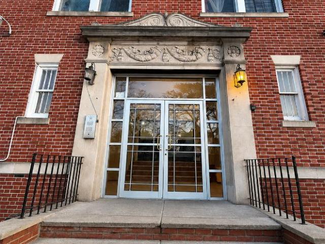 2 Br, 1 bath, Condo 515 W 7th St