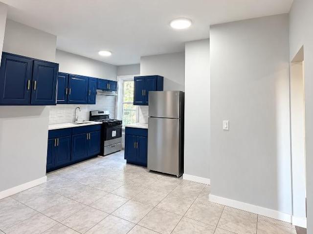 2 Br, 1 bath, Condo 515 W 7th St