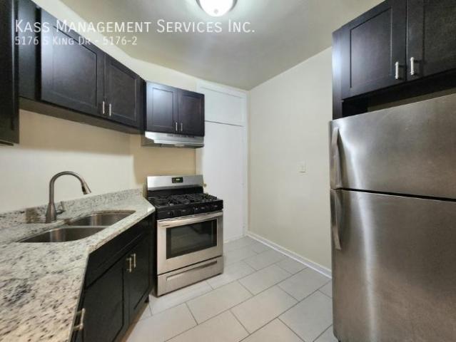 2 Br, 1 bath, Condo 5176 S King Dr