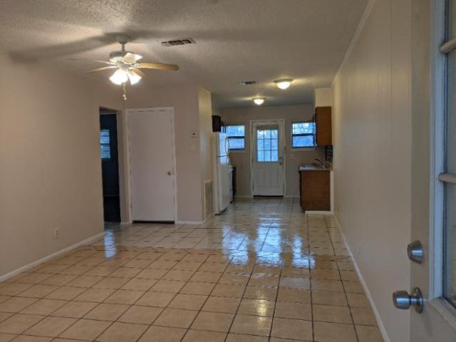 2 Br, 1 bath, Condo 517 N Clements St