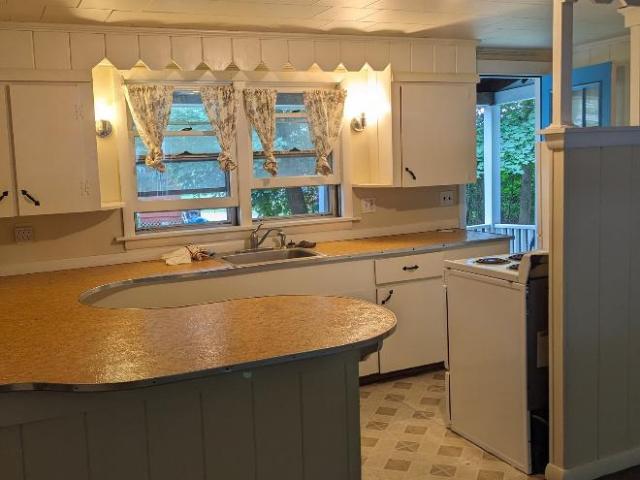 2 Br, 1 bath, Condo 518 Essex St