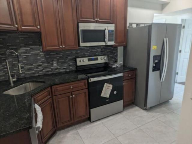 2 Br, 1 bath, Condo 518 N State Street