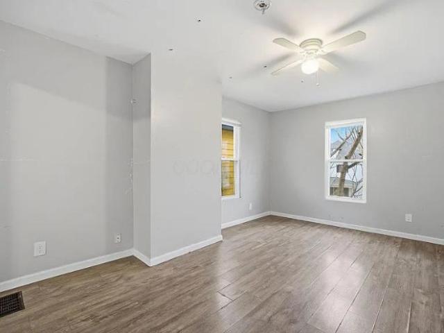 2 Br, 1 bath, Condo 51 S Ogden Ave