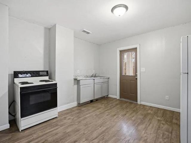 2 Br, 1 bath, Condo 51 S Ogden Ave