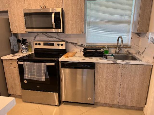 2 Br, 1 bath, Condo 5204 Coronado Pkwy