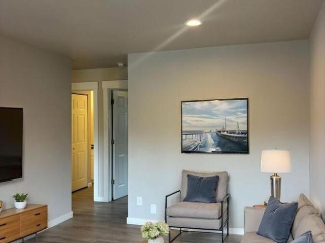 2 Br, 1 bath, Condo 5200 Fauntleroy Way SW