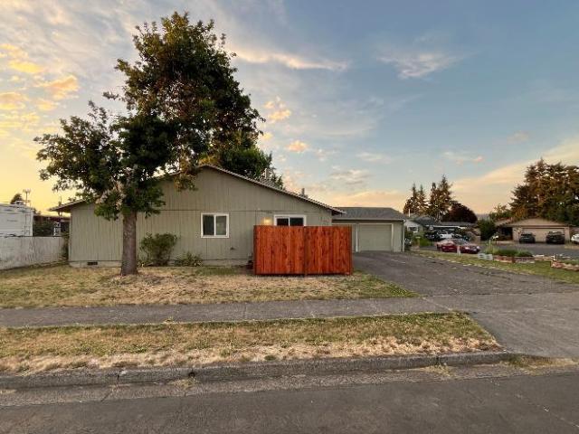 2 Br, 1 bath, Condo 520 38th Pl