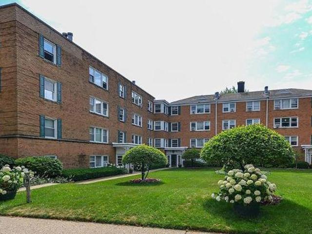 2 Br, 1 bath, Condo 520 Michigan Avenue