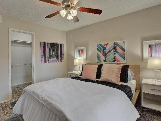 2 Br, 1 bath, Condo 5234 Villa Del Mar Ave