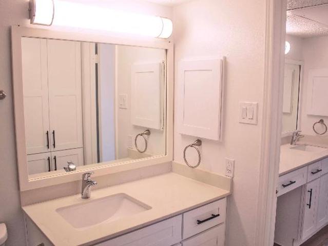 2 Br, 1 bath, Condo 5234 Villa Del Mar Ave