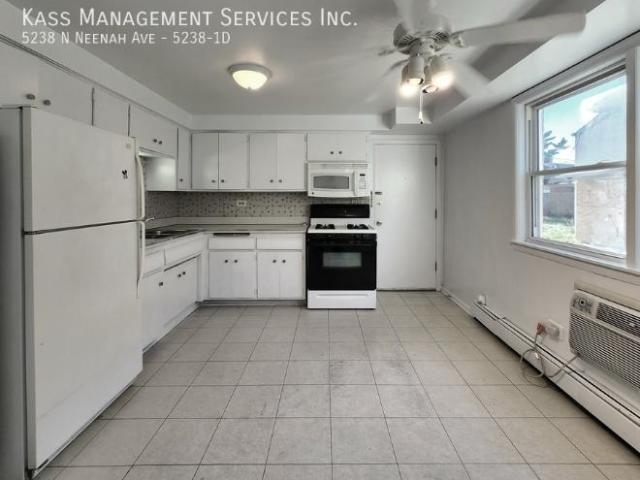 2 Br, 1 bath, Condo 5238 N Neenah Ave