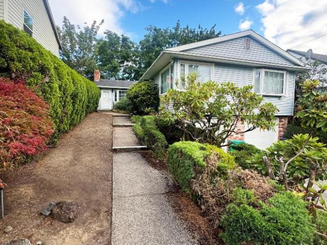 2 Br, 1 bath, Condo 5246 NE Flanders St