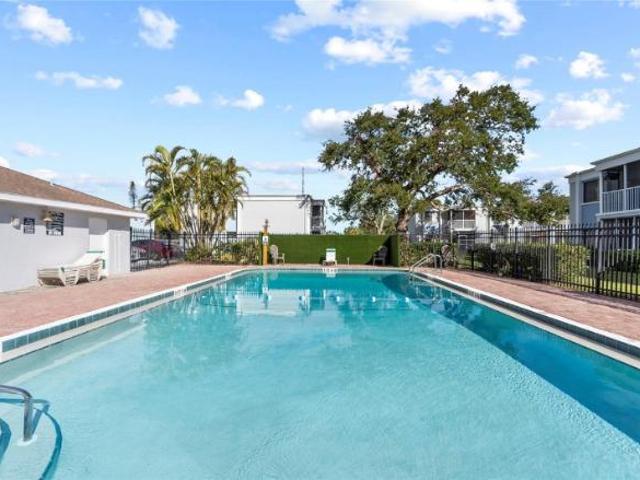 2 Br, 1 bath, Condo 5310 26th St W