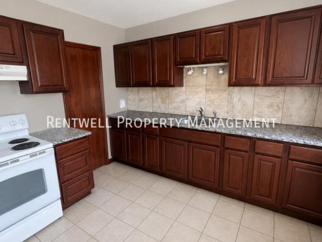 2 Br, 1 bath, Condo 533 E Lincoln Highway