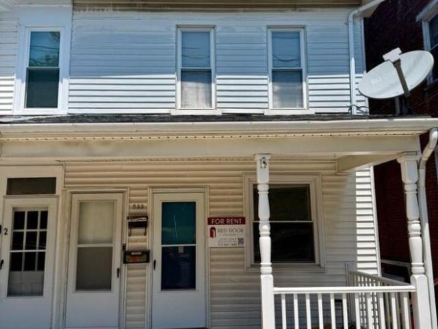 2 Br, 1 bath, Condo 533 W Broadway