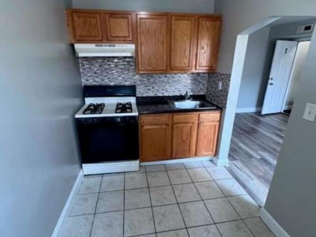 2 Br, 1 bath, Condo 5343 Nelson Ave